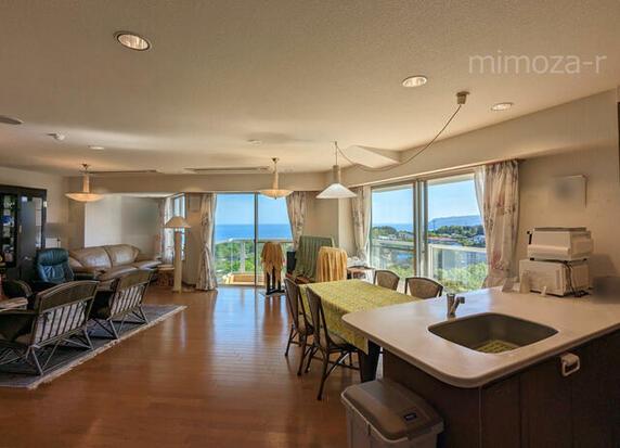 【アットホーム】スカイリゾート伊豆高原 海・山望む リビング30帖 6階 4SLDK[6982259225]伊東市のマンション｜マンション購入の情報