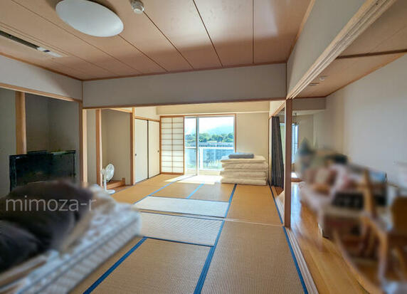 【アットホーム】スカイリゾート伊豆高原 海・山望む リビング30帖 6階 4SLDK[6982259225]伊東市のマンション｜マンション購入の情報