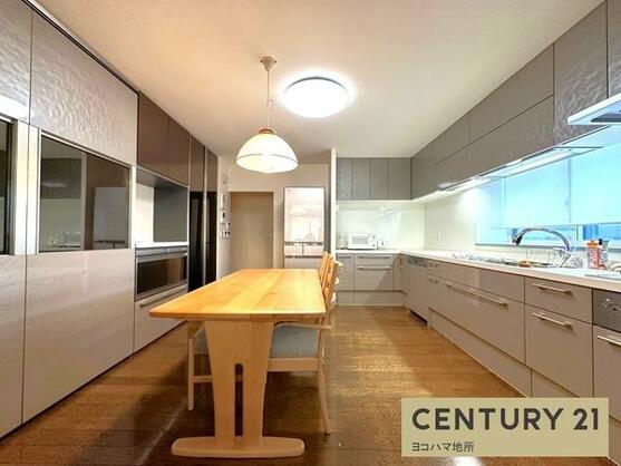 【アットホーム】多摩市 桜ヶ丘1丁目（聖蹟桜ヶ丘駅） 地上2階地下1階建 7LDK[1083707689]多摩市の一戸建て（提供元：センチュリー21(株)ヨコハマ地所）｜一軒家・家の購入