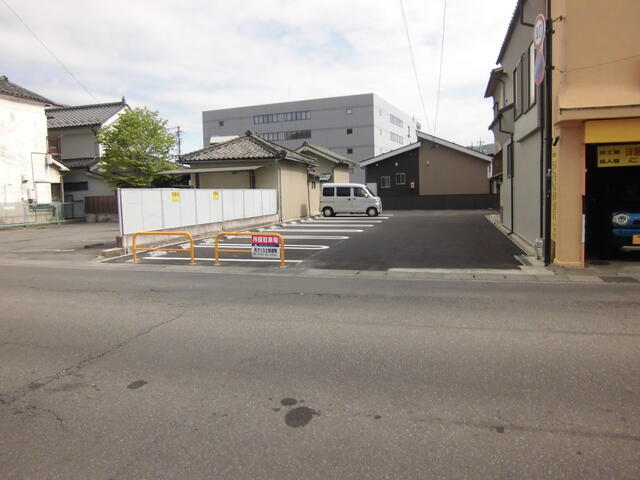 【アットホーム】上田市 中央5丁目(上田駅) の駐車場（提供元：(有)さくら土地建物）｜上田市の貸駐車場[6985207336]