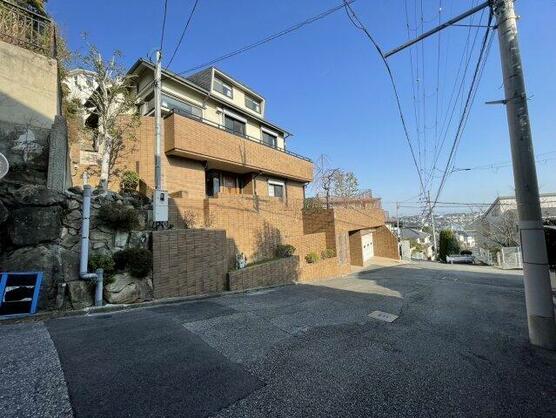 【アットホーム】宝塚市 雲雀丘3丁目（雲雀丘花屋敷駅） 地上2階地下1階建 7LDK[1124464105]宝塚市の一戸建て（提供元：(株)日住サービス 岡本店）｜一軒家・家の購入